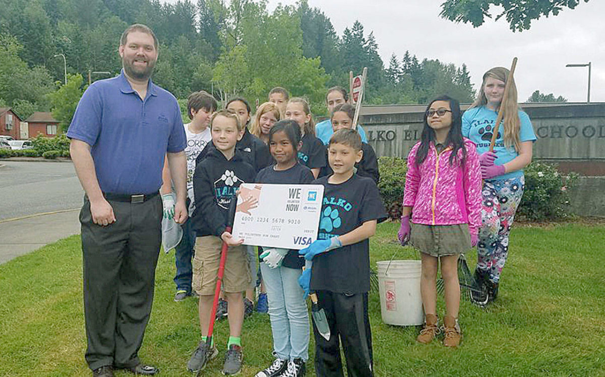 WE did it: Ilalko students pitch in to beautify school | Auburn Reporter