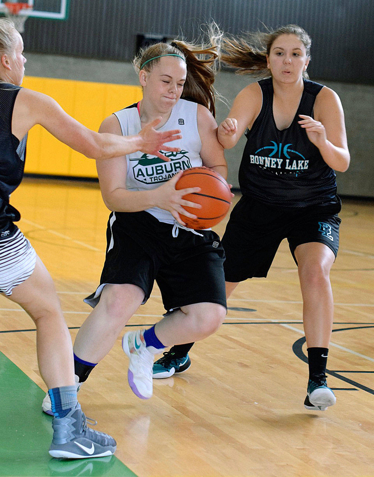 Teams near and far hoop it up at Auburn Shootout | PHOTOS | Auburn Reporter