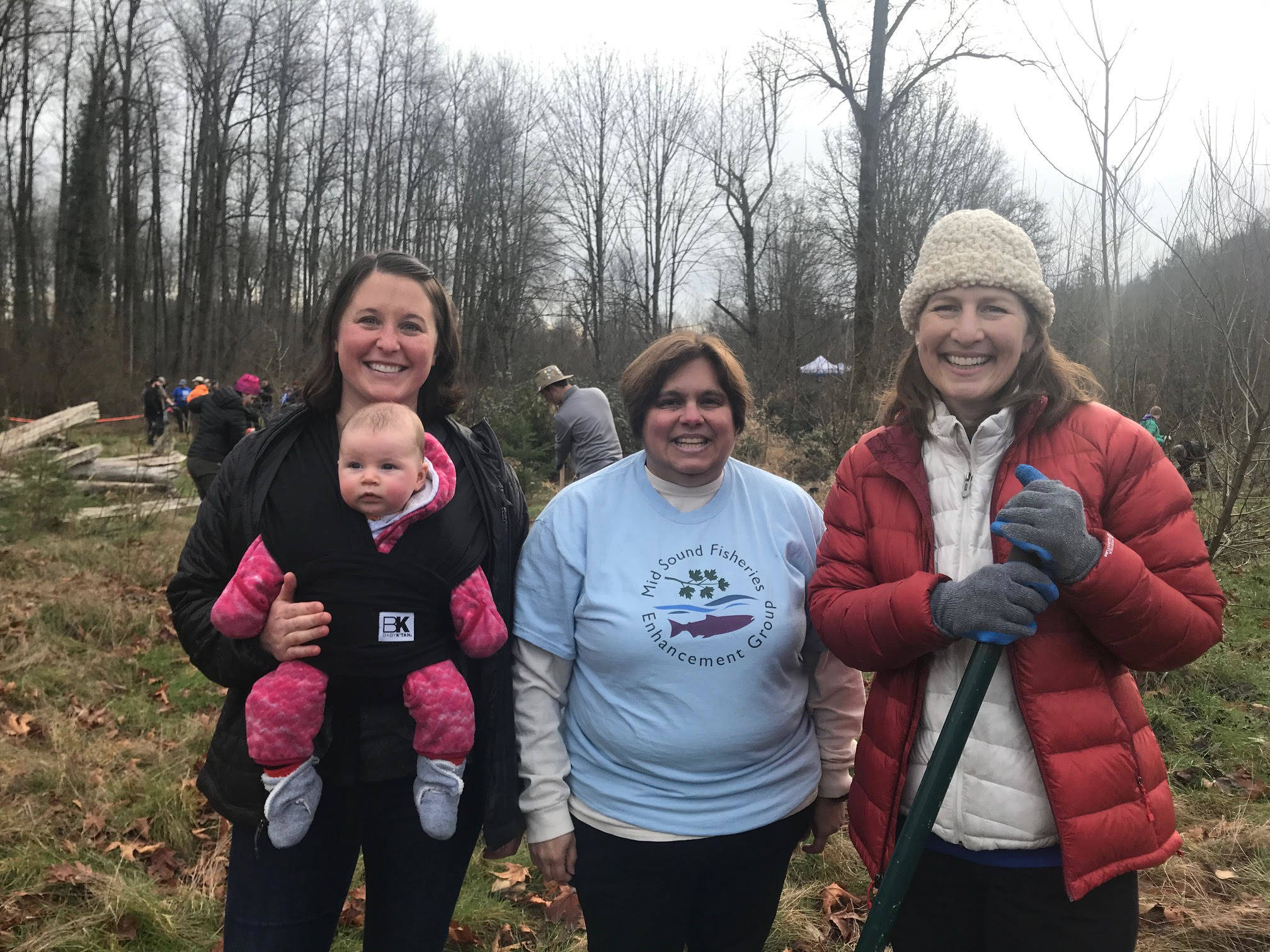 Volunteers making the Green River more salmon-friendly at Fenster Park ...