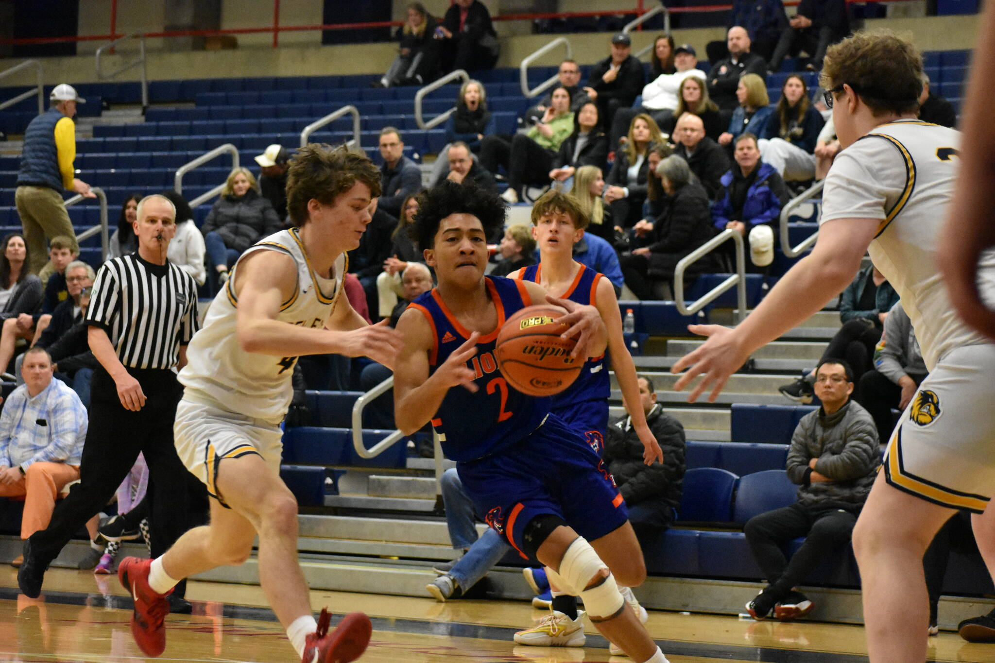 Basketball: Auburn Mountainview girls go to Dome, boys go home | Auburn Reporter