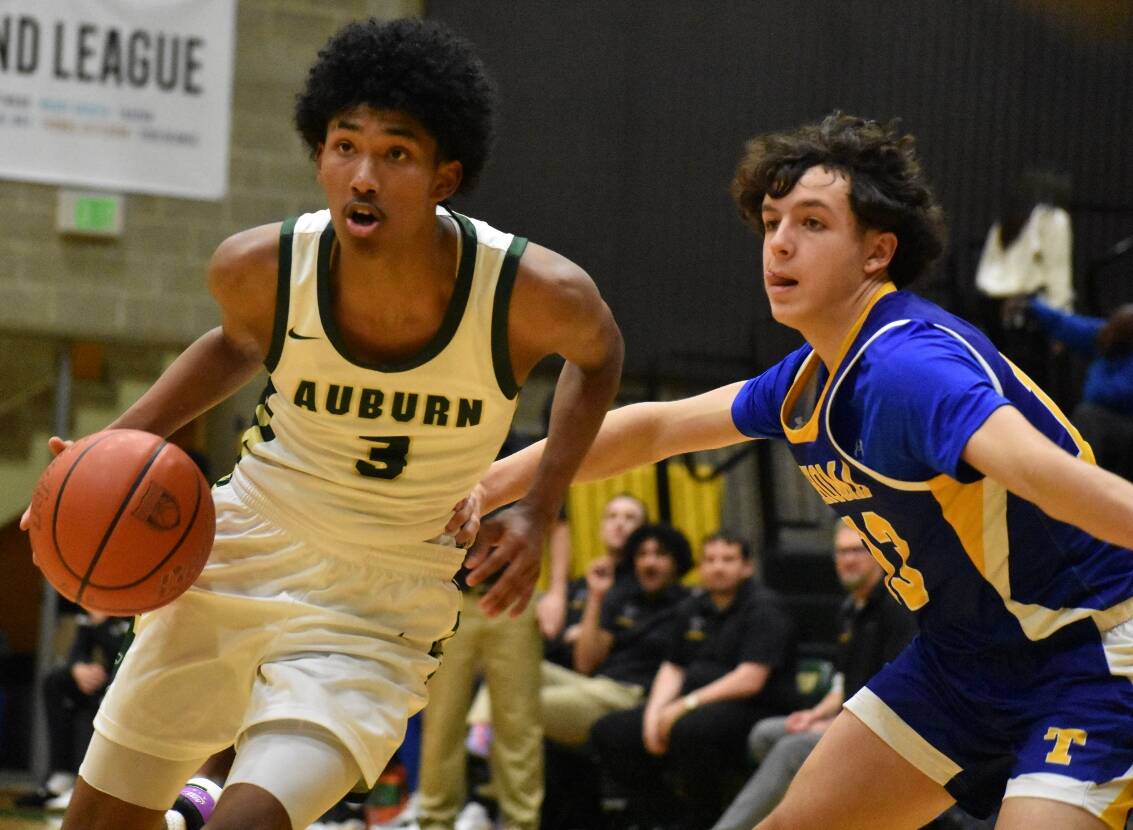Auburn boys basketball cruises over Tahoma | Auburn Reporter