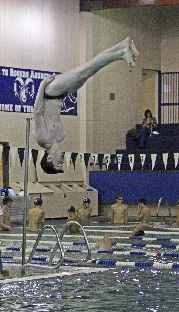 Auburn Mountainview’s Max Barton takes the plunge for his team | Auburn ...