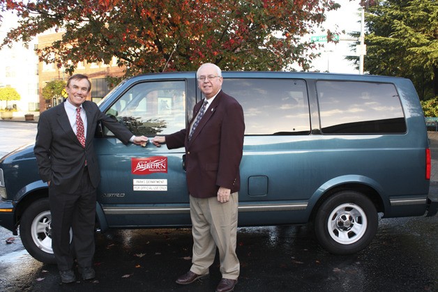 City of Auburn receives retired King County van | Auburn Reporter