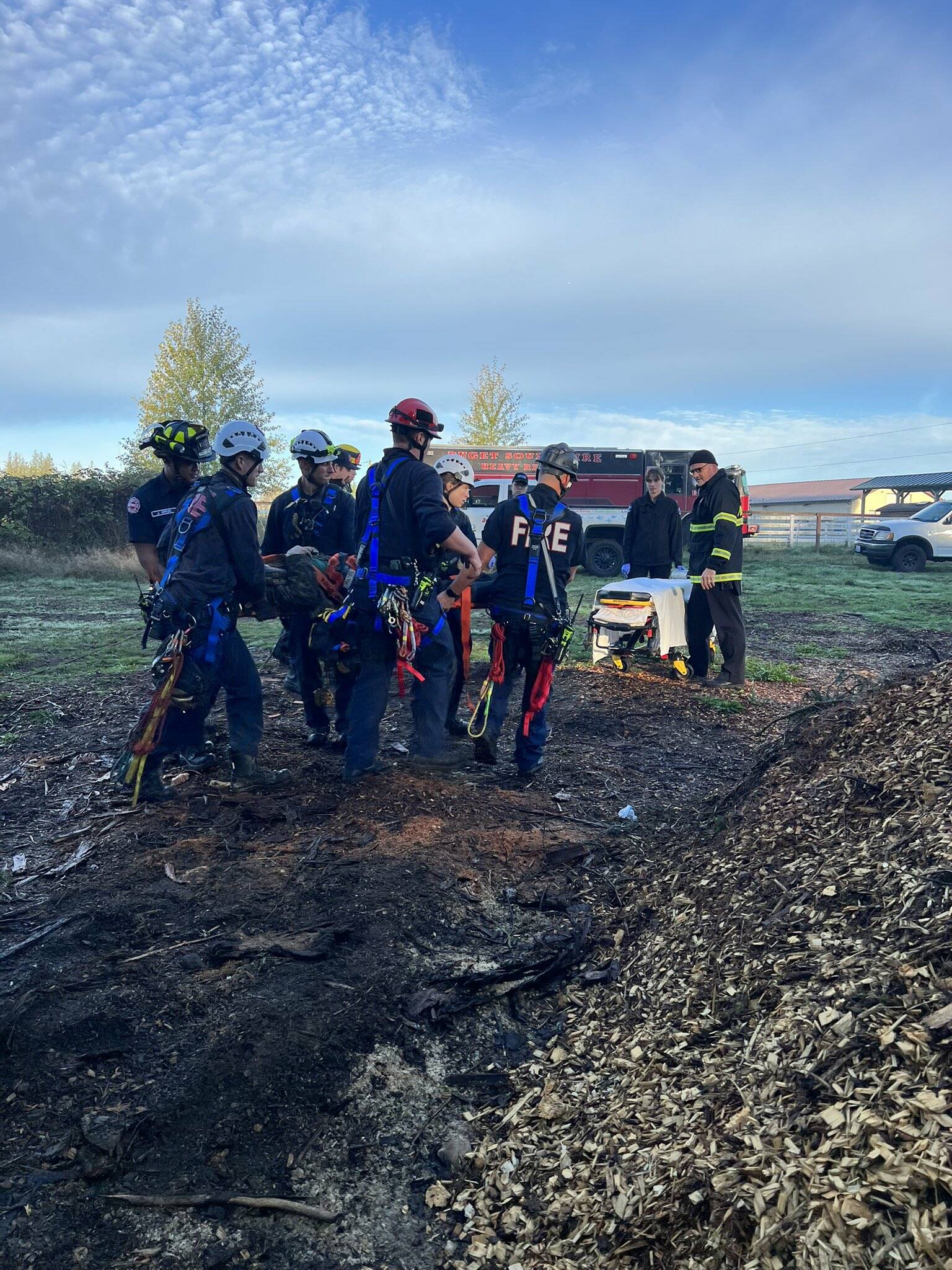 Rescuers save man who fell off 60-foot cliff | Auburn Reporter