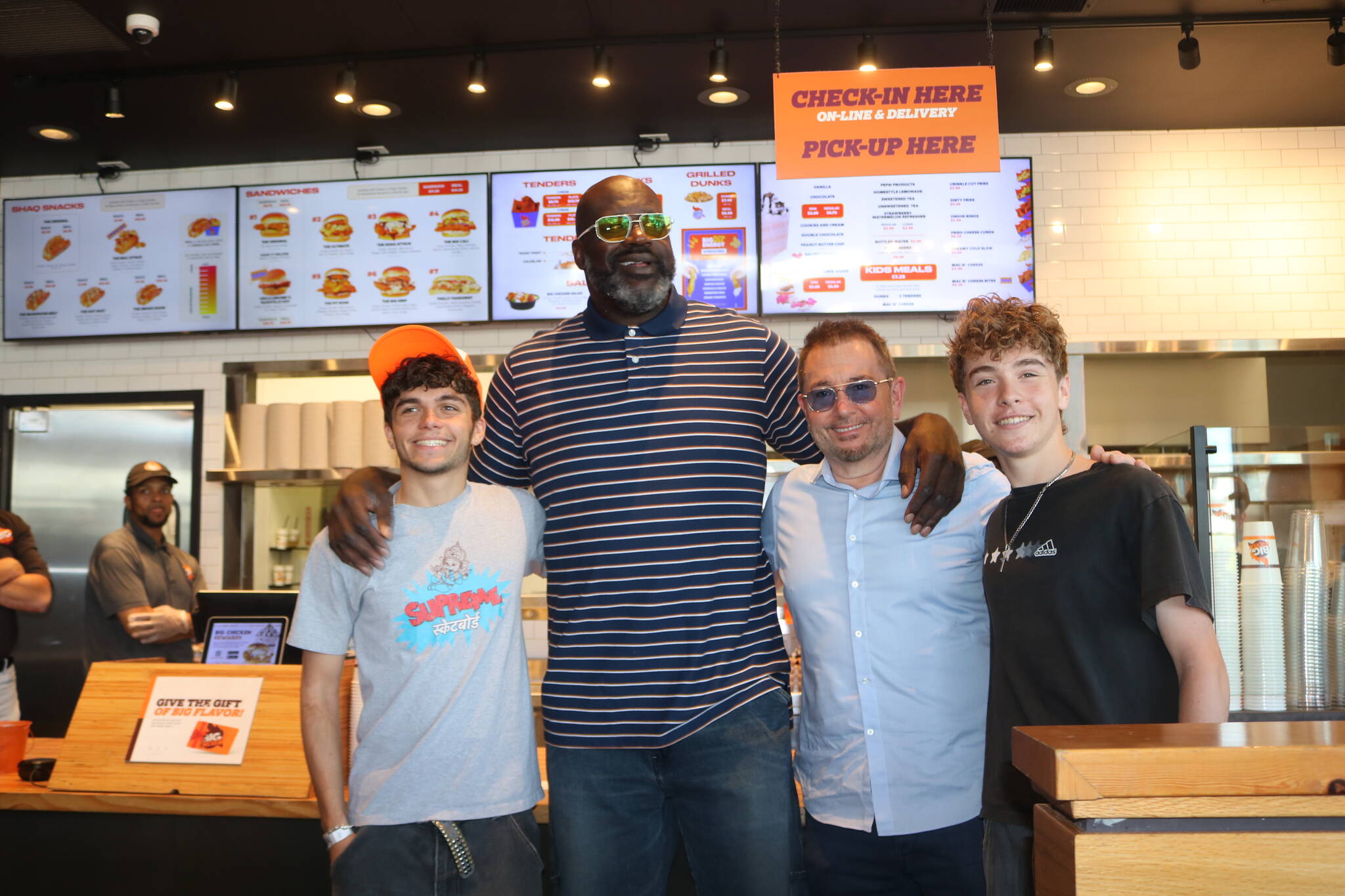 Shaquille O’Neal visits Big Chicken in Renton | Auburn Reporter